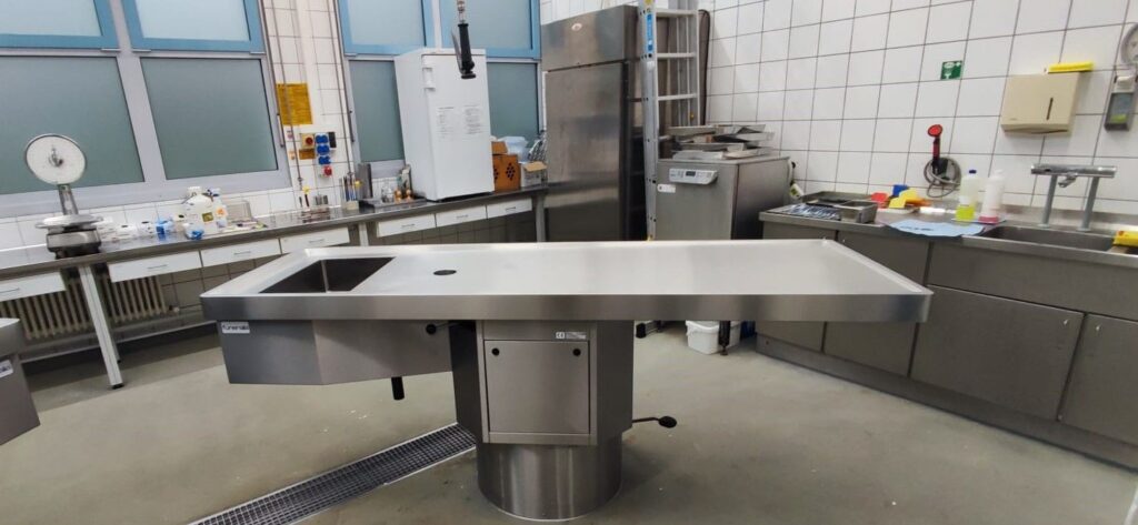 New necropsy tables for a Veterinary Investigation Centre in Stuttgart ...